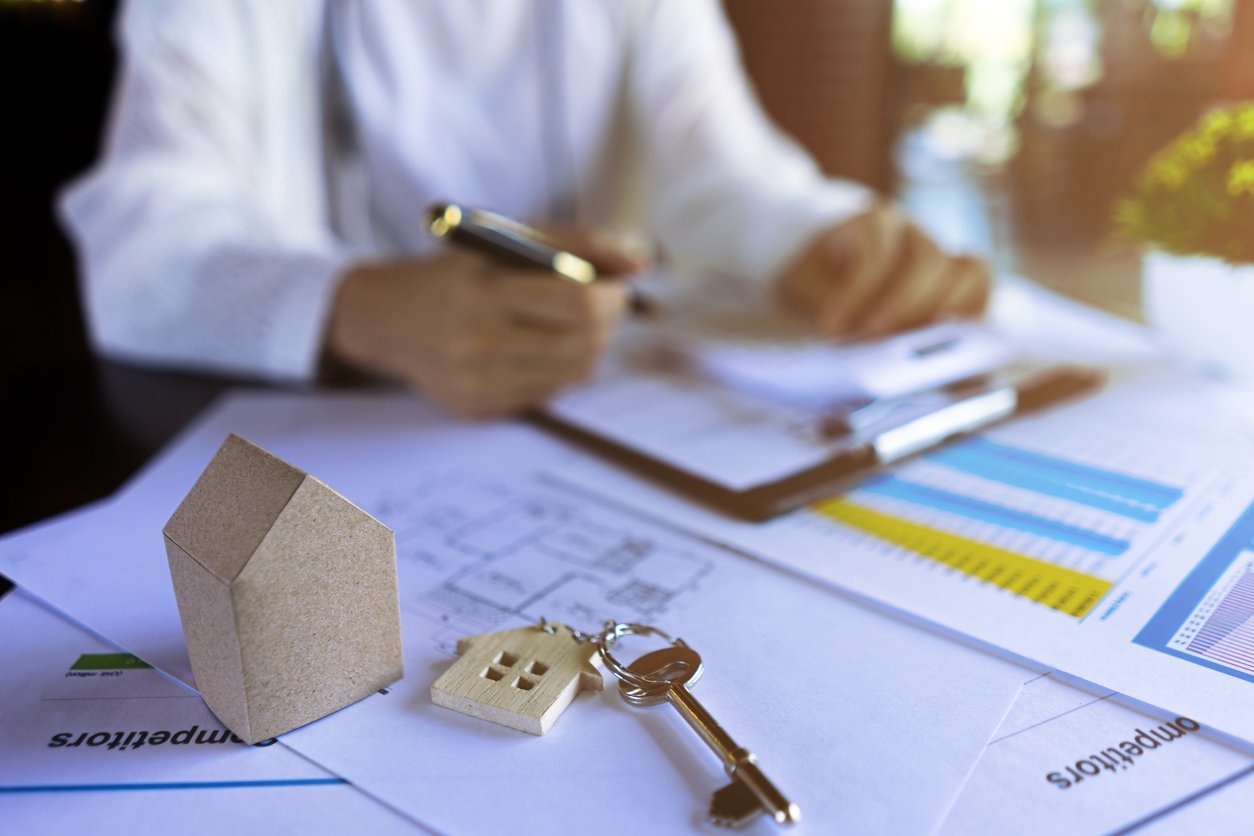 Mortgage Broker, Lender, and Loan Officer: What's the Difference?